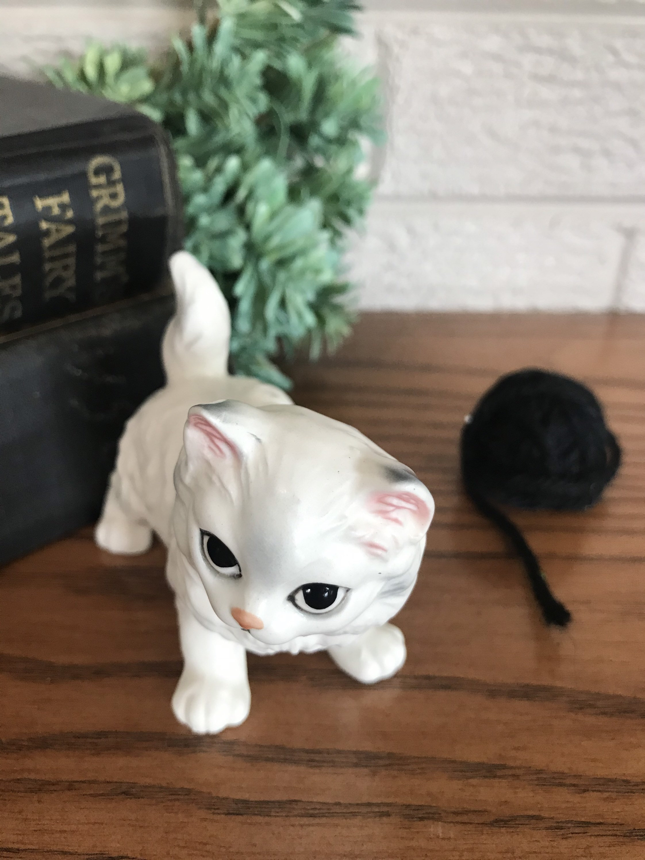 Cat Bisque China White Kitty Cat Figurine. Made in Japan - Etsy 日本