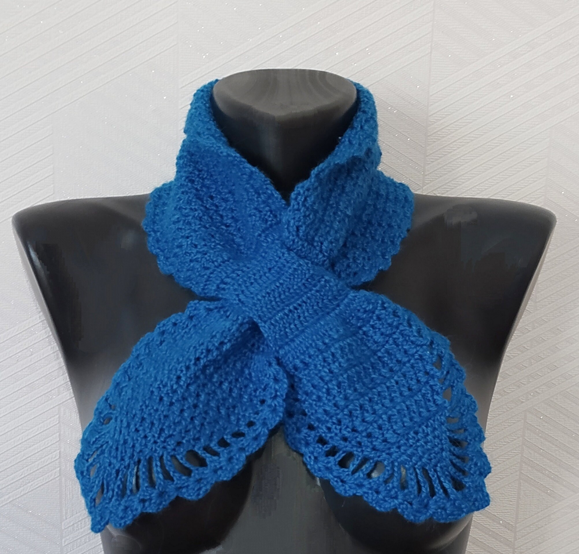 Keyhole Scarf PATTERN PDF Bow Tie Scarf in Miss Marple Style - Etsy ...