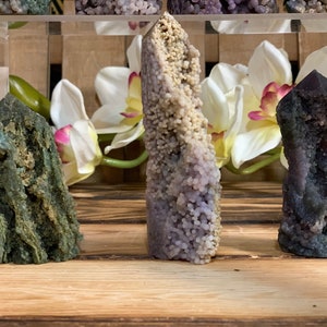 Very Rare Grape Agate Towers in Beautiful Clusters of Grape Colors ...