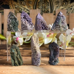 Very Rare Grape Agate Towers in Beautiful Clusters of Grape Colors ...