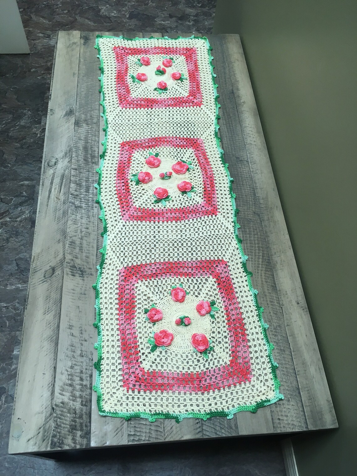 Handmade crochet table runner/coffee table, home decor. - Etsy.de