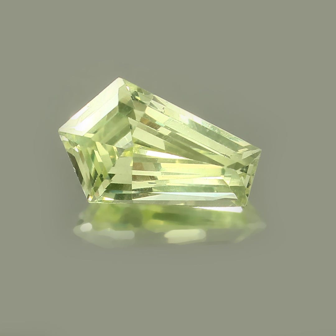 AAA+ Ceylon Chrysoberyl Gemstone, Coffin Cut, 14x10 MM - Etsy