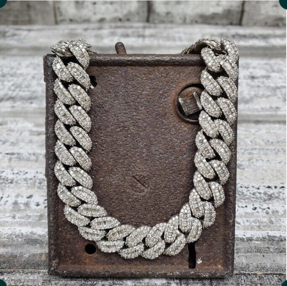 Bugatti diamond chain store