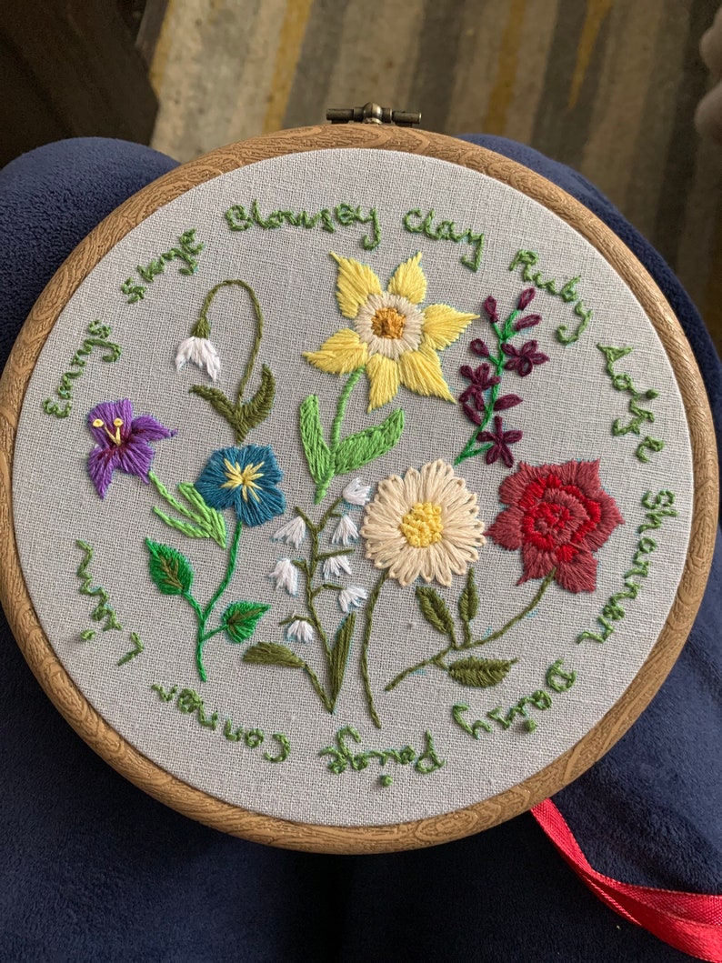 Personalised Birth Flower Embroidery Hoop - Etsy