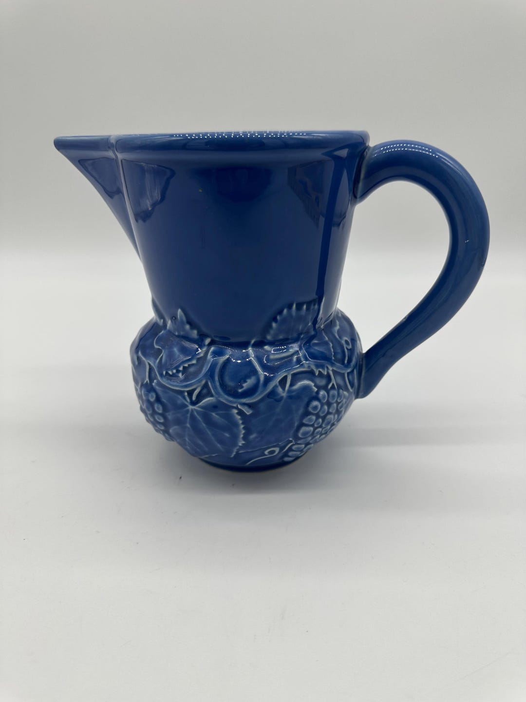Bordallo Pinheiro Majolica Pitcher Embossed Grapevines Leaves Handle 7 ...