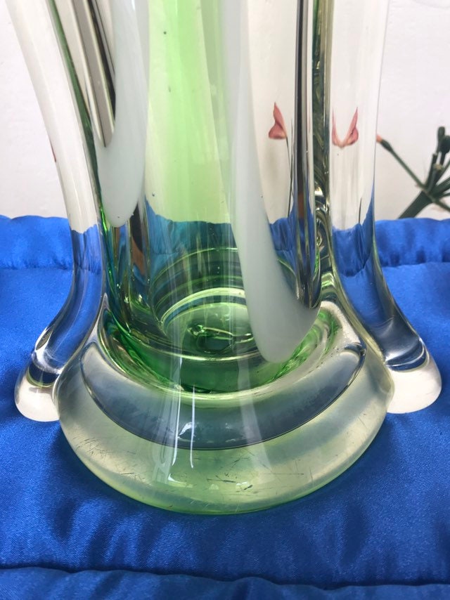 Stunning Vintage Art Glass Vase - Etsy