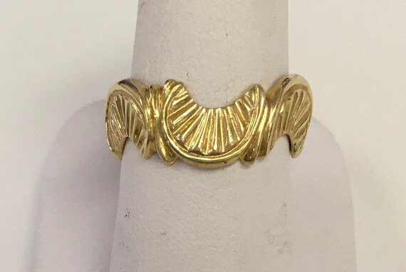 Yellow gold wedding band in Scallop & Wave series ori… - Gem