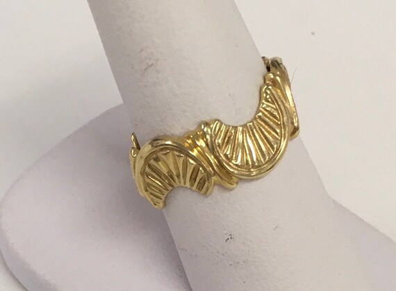 Yellow gold wedding band in Scallop & Wave series ori… - Gem