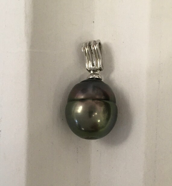 Black Tahitian circle pearl pendant - Gem