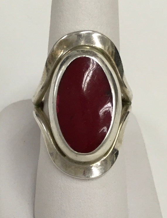 Blood red coral and sterling silver ring - Gem