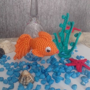 Small Aquarium Set Set With Gold Fish, Starfish, Water Grass, Sea Shell ...