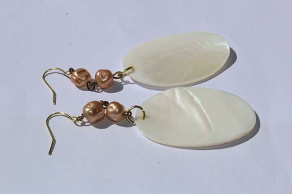 Large Vintage Oval Mother-of-Pearl Shell Drop Gold Wi… - Gem