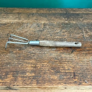 Vintage Garden Hand Tools Hand Claw Rake Gardening Tool Greenhouse ...
