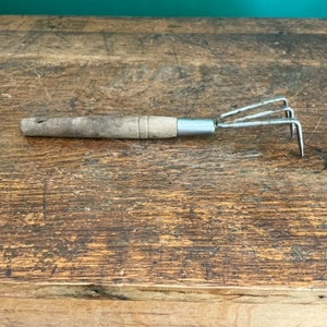 Vintage Garden Hand Tools Hand Claw Rake Gardening Tool Greenhouse ...