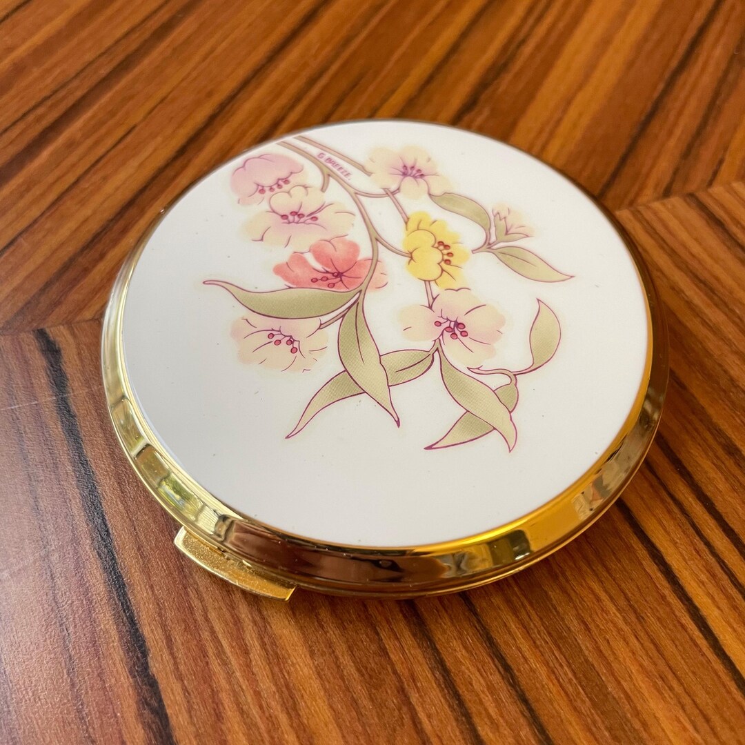 Vintage 1980s Stratton England Powder Floral Design White and Gold Tone ...