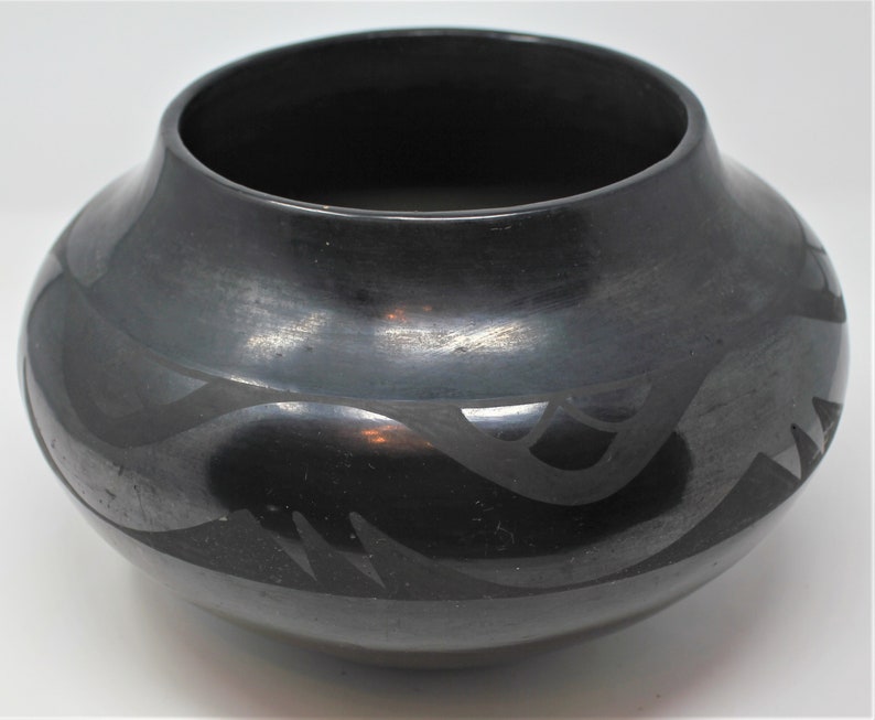 Truly Magnificent Large Signed Maria Martinez Black Pot From the 1920s ...