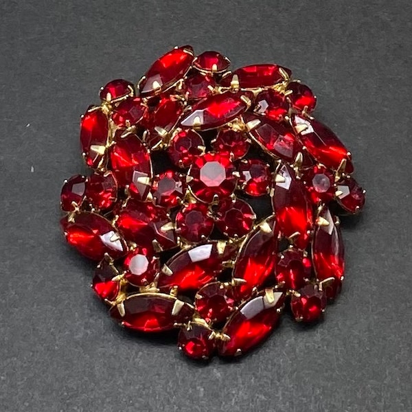 Red Vintage Brooch - Etsy