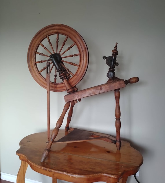 1800s Antique Spinning Wheel