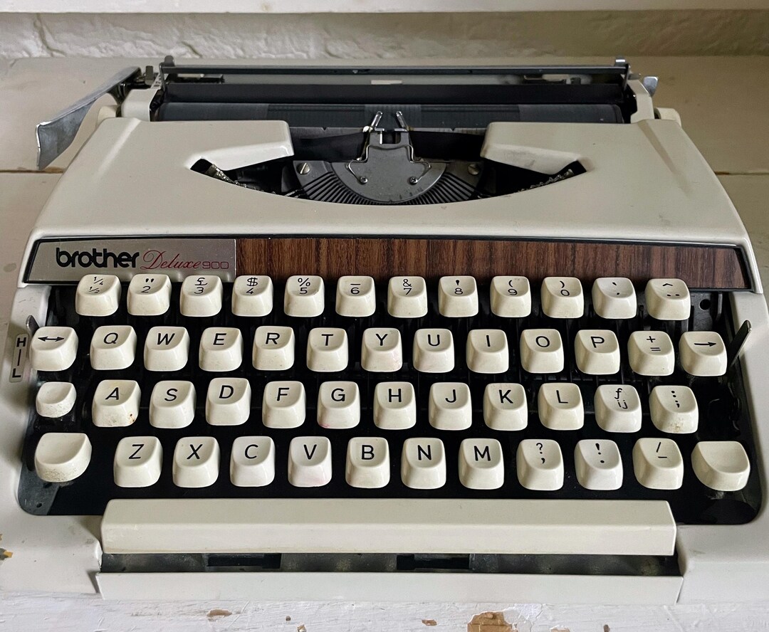 Vintage Sixties Typewriter by Brother Model Deluxe 900 - Etsy