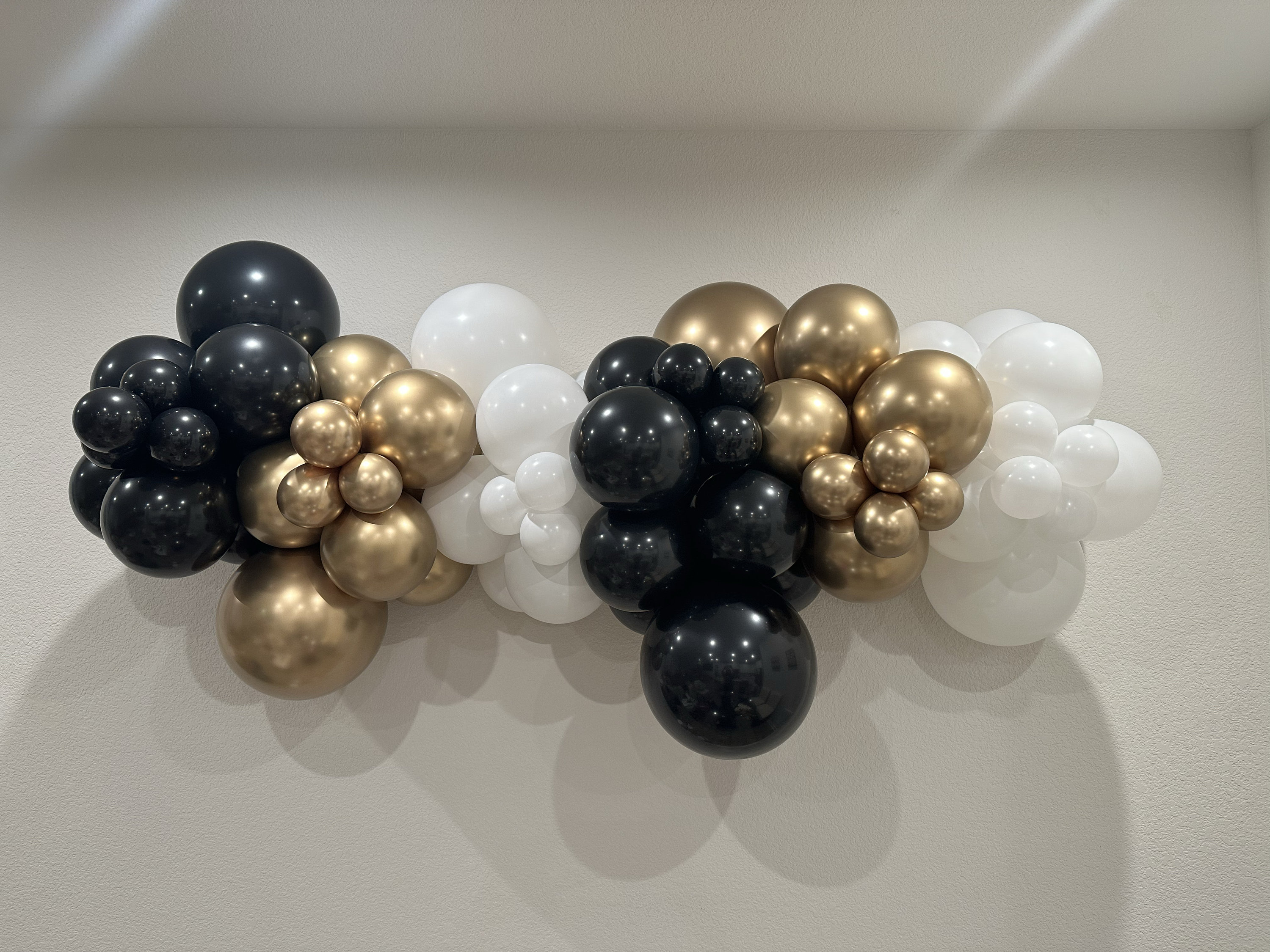 Noir Opulence Balloon Kit by INVYTE Black, Gold, and White Green Balloon Garland Kit - Etsy