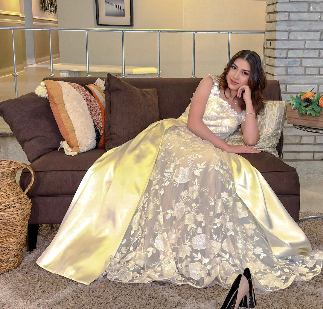 Gorgeous off White Wedding Dress With Detachable Skirt and Bows - Etsy