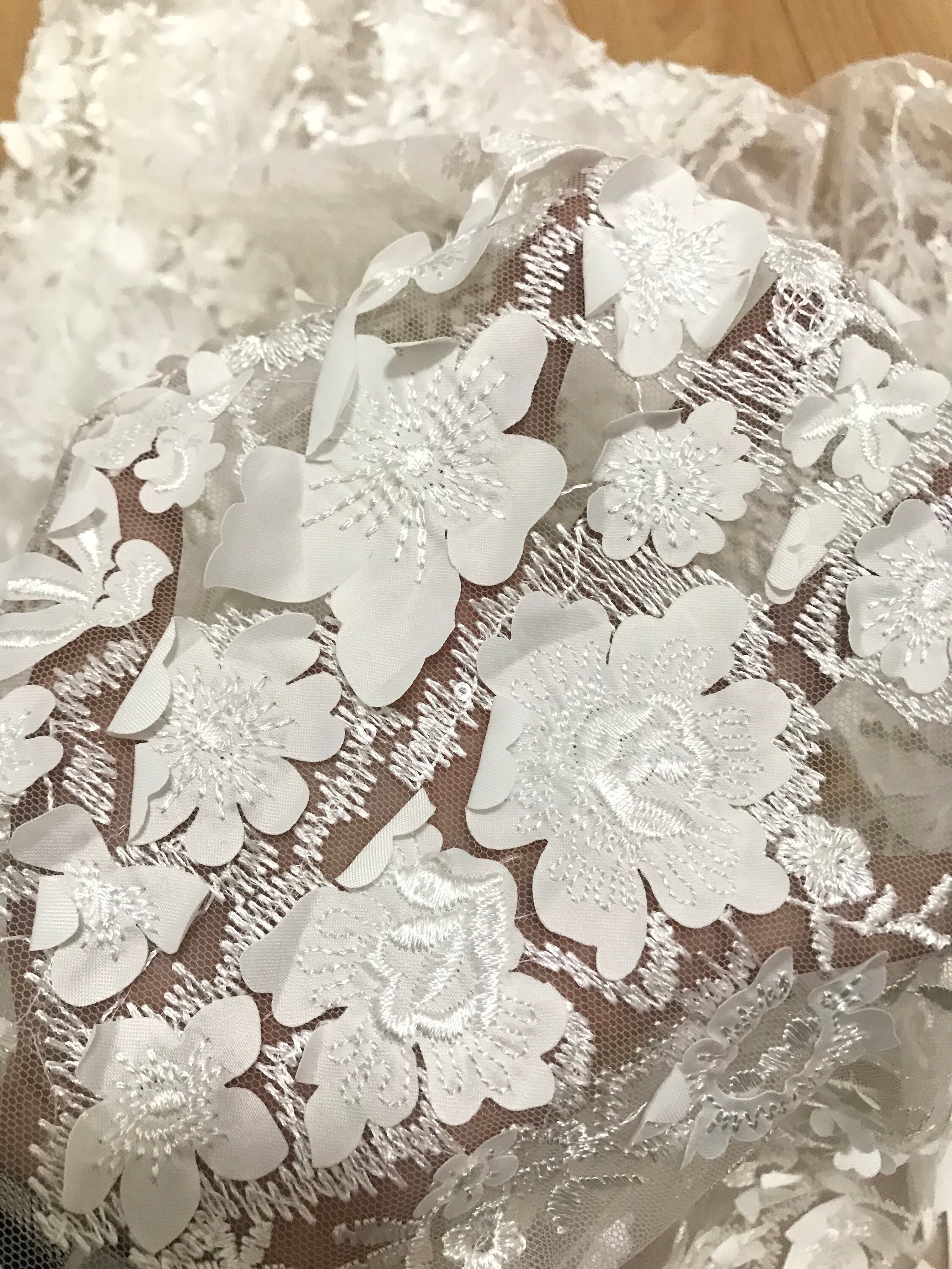 Fashionable Laser Ivory Color Lace Fabric Garment Lace Fashion Dress ...