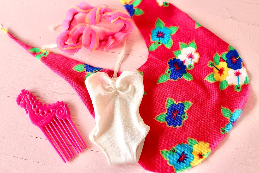 80s Island Fun Barbie Doll Beach Fashion and Accessories Set, Vintage ...