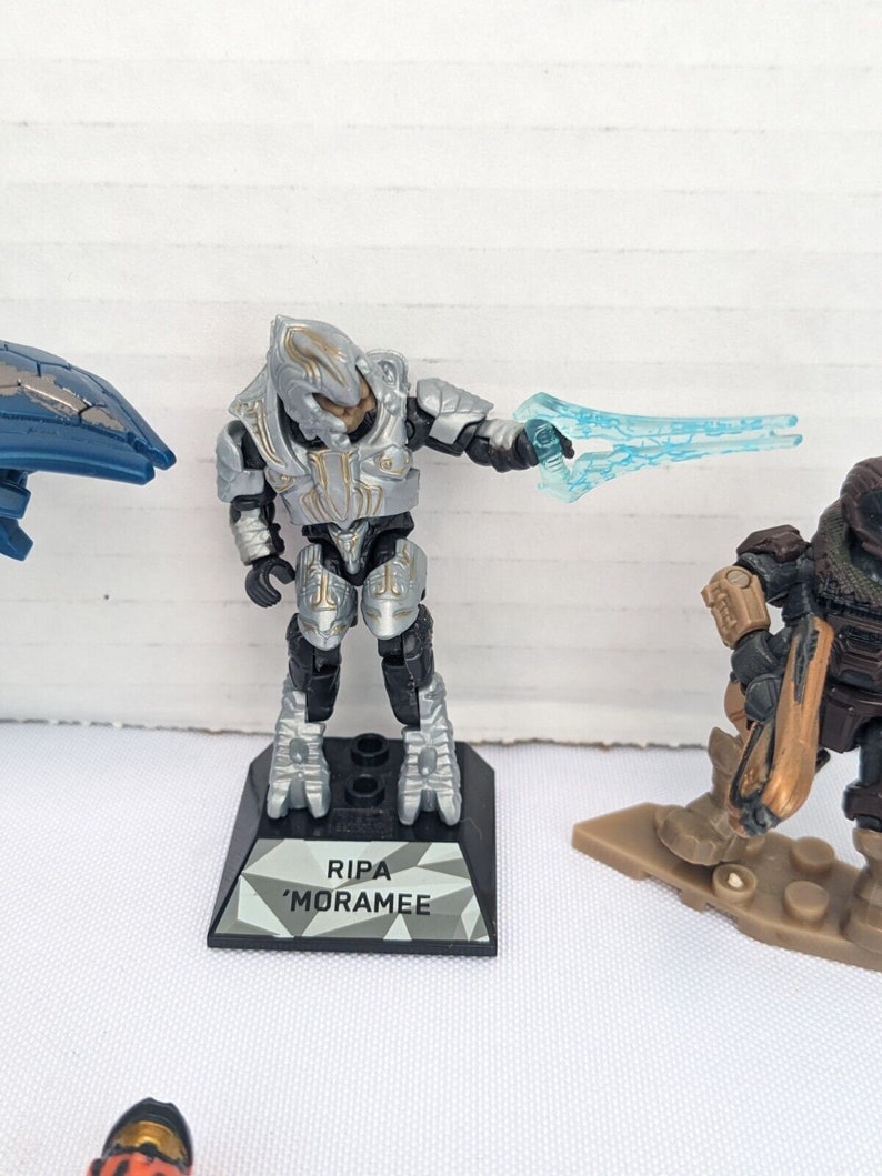 Halo Action Figure Lot of 9 Covenant Hunter Ripa Moramee Spartan Marine ...
