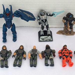 Halo Action Figure Lot of 9 Covenant Hunter Ripa Moramee Spartan Marine ...