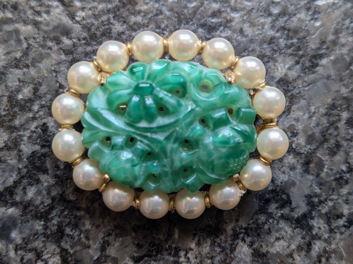 VINTAGE Marvella Faux Carved Jade Perking Brooch & Earrings Set Pearls ...