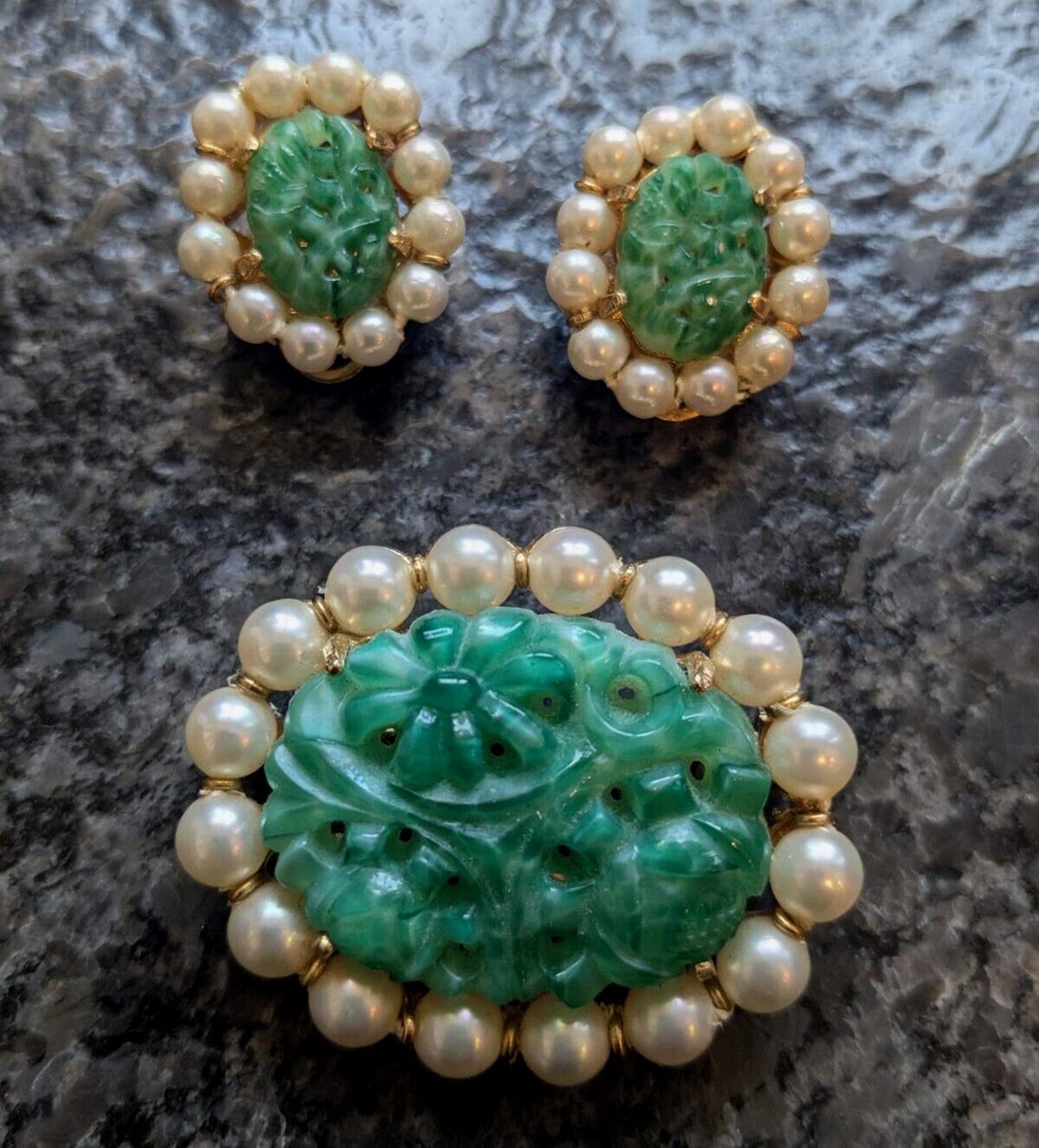 VINTAGE Marvella Faux Carved Jade Perking Brooch & Earrings Set Pearls ...