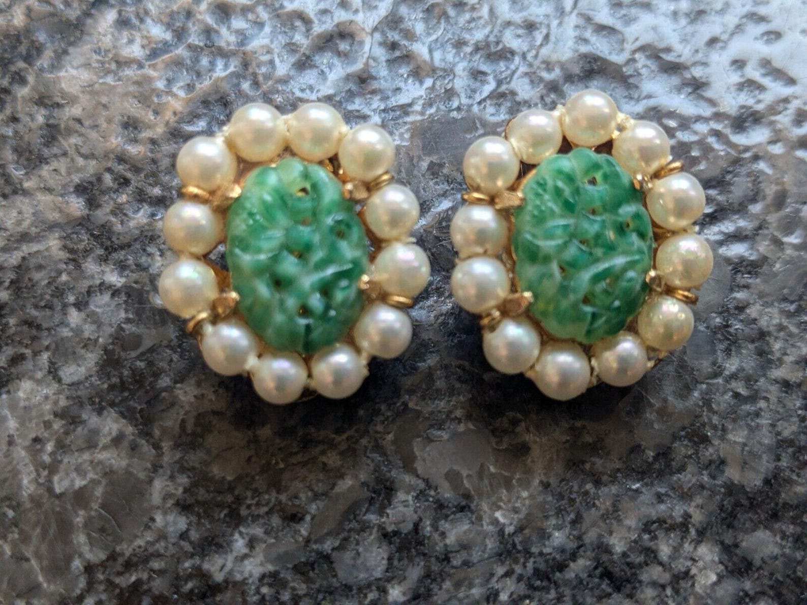 VINTAGE Marvella Faux Carved Jade Perking Brooch & Earrings Set Pearls ...