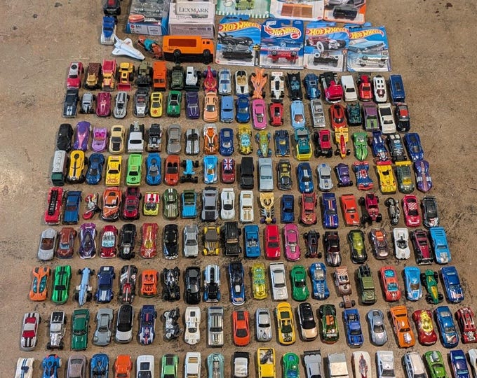 Lot de 218 Hot Wheels, boîtes d'allumettes et véhicules assortis d ...