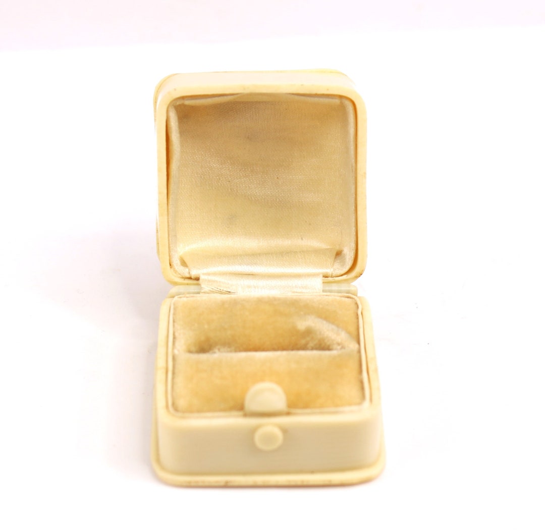 Art Deco Plastic Celluloid Ring Box. Perfect for a Gift or Presentation ...