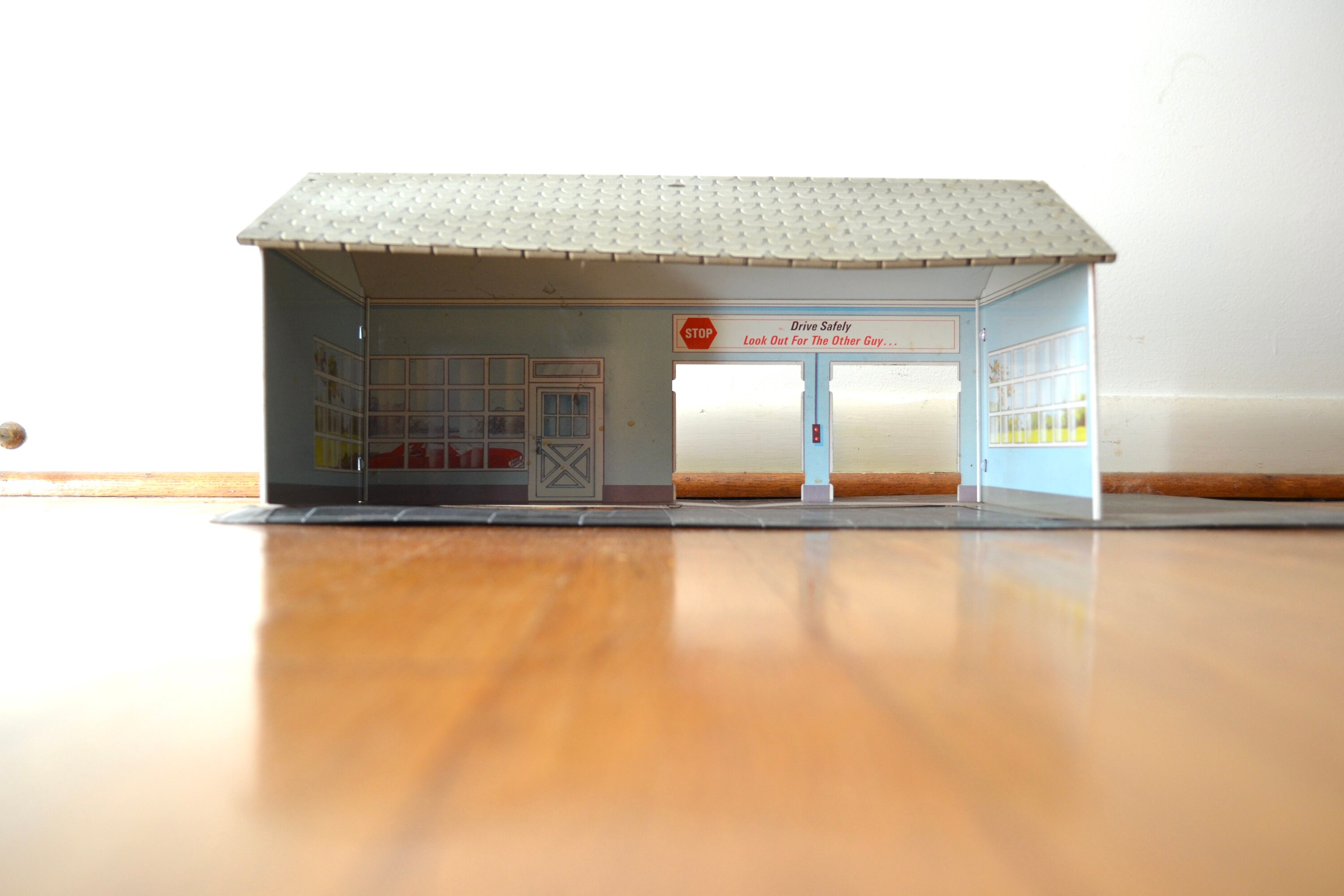 Vintage Wolverine Toy Shell Station - Etsy