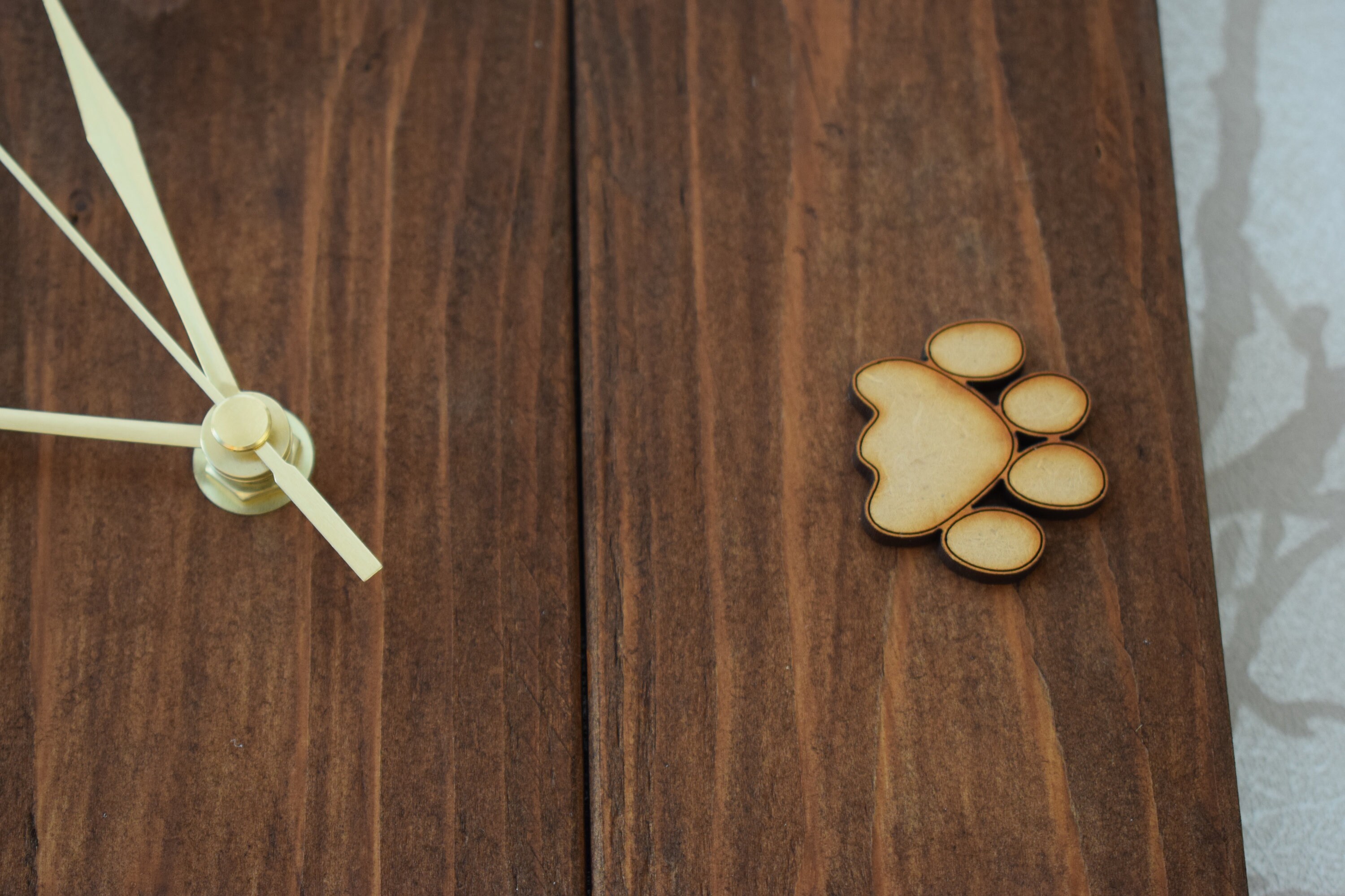 Reclaimed Pallet Wood Dog Clock Paw Prints - Etsy UK