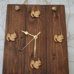 Reclaimed Pallet Wood Red Squirrels, Squirrel Clock With Optional Gift Tag/s - Etsy