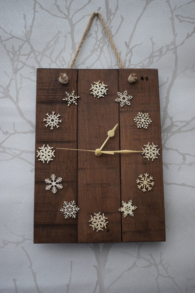 Reclaimed Pallet Wood Falling Snowflakes Winter Wall Clock - Etsy UK