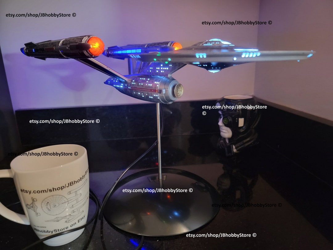 Authentic Star Trek U.S.S. Enterprise Discovery 1:1000 Scale Set Prop ...