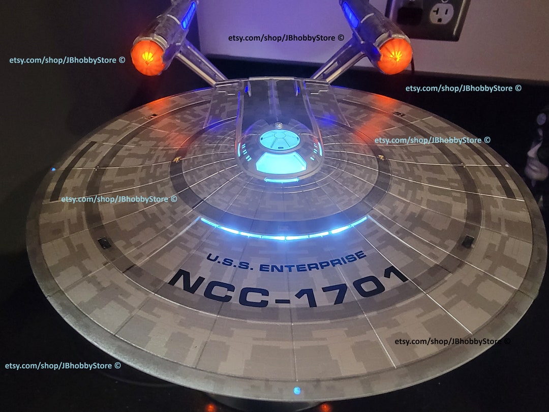 Authentic Star Trek U.S.S. Enterprise Discovery 1:1000 Scale Set Prop ...