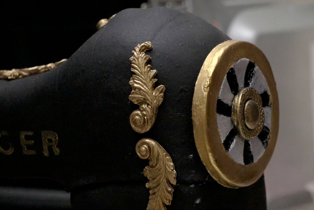 Vintage Sewing Machine Cake Kit / Fondant Sewing Cake Decorating Set ...