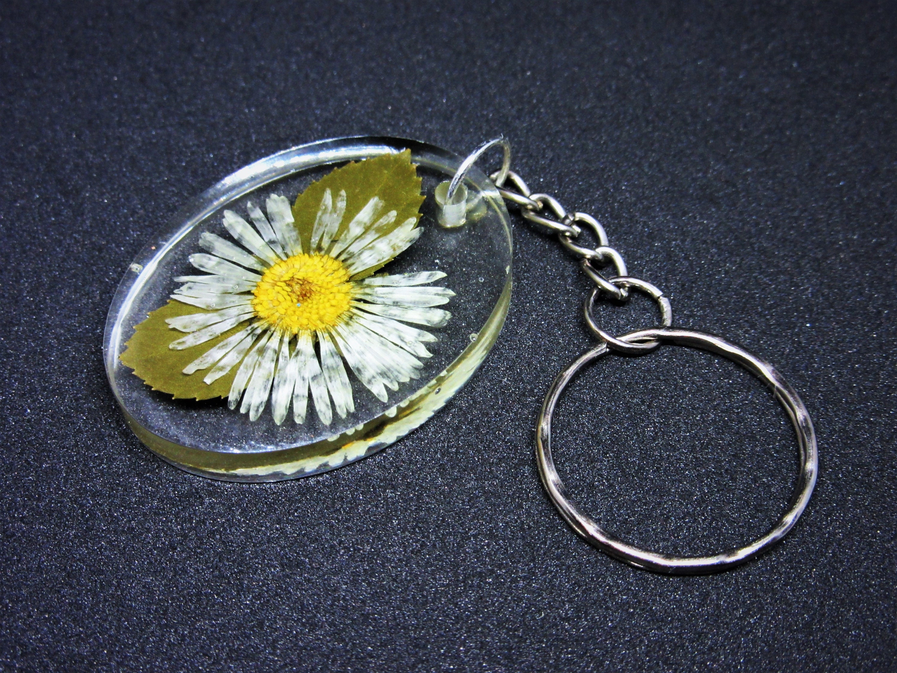 Daisy Keychain Spring Flower keychain Epoxy Resin Keyring | Etsy