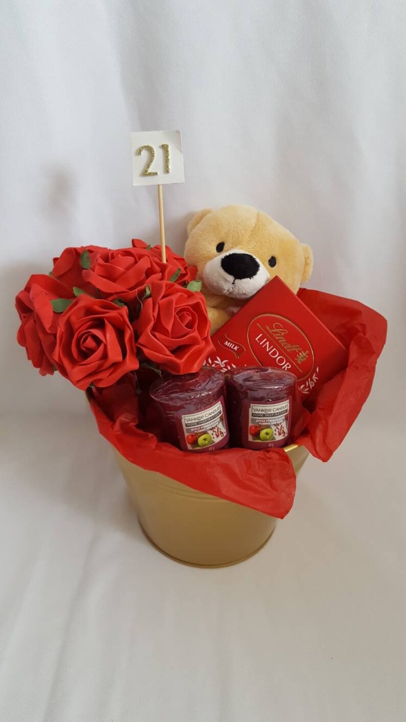 Red Lindt Lindor Chocolates & Bear Yankee Candles Flowers - Etsy España