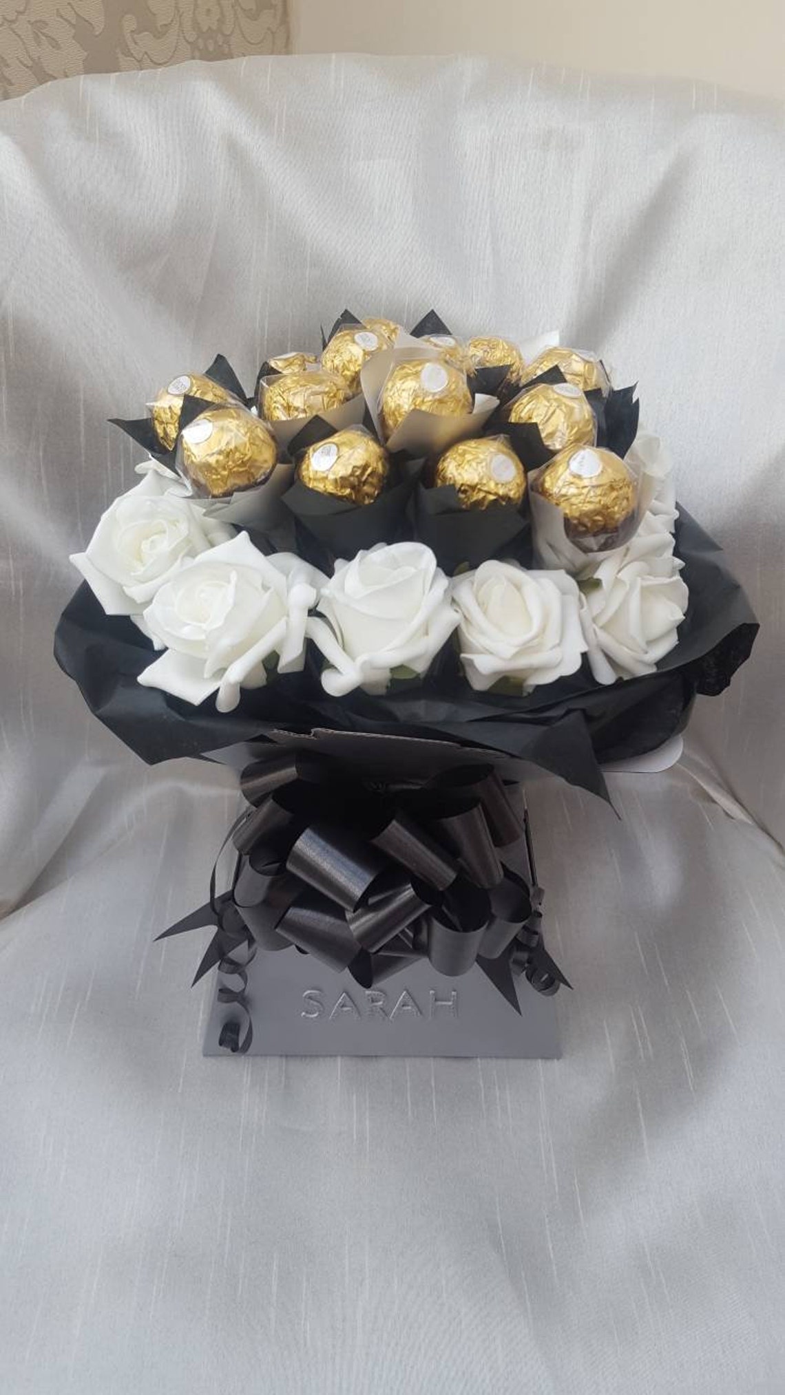 Lujo XXLarge negro & blanco Ferrero Rocher Chocolates Bouquet Dulce ...