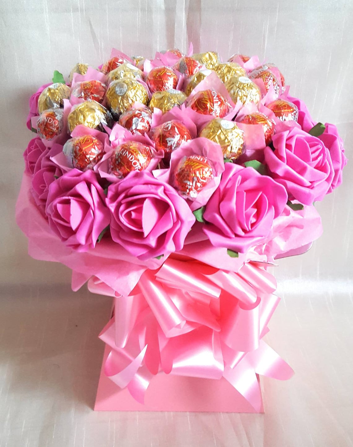 Ferrero Rocher & Lindt Lindor Pink Chocolate Bouquet Sweet Gift Hamper ...