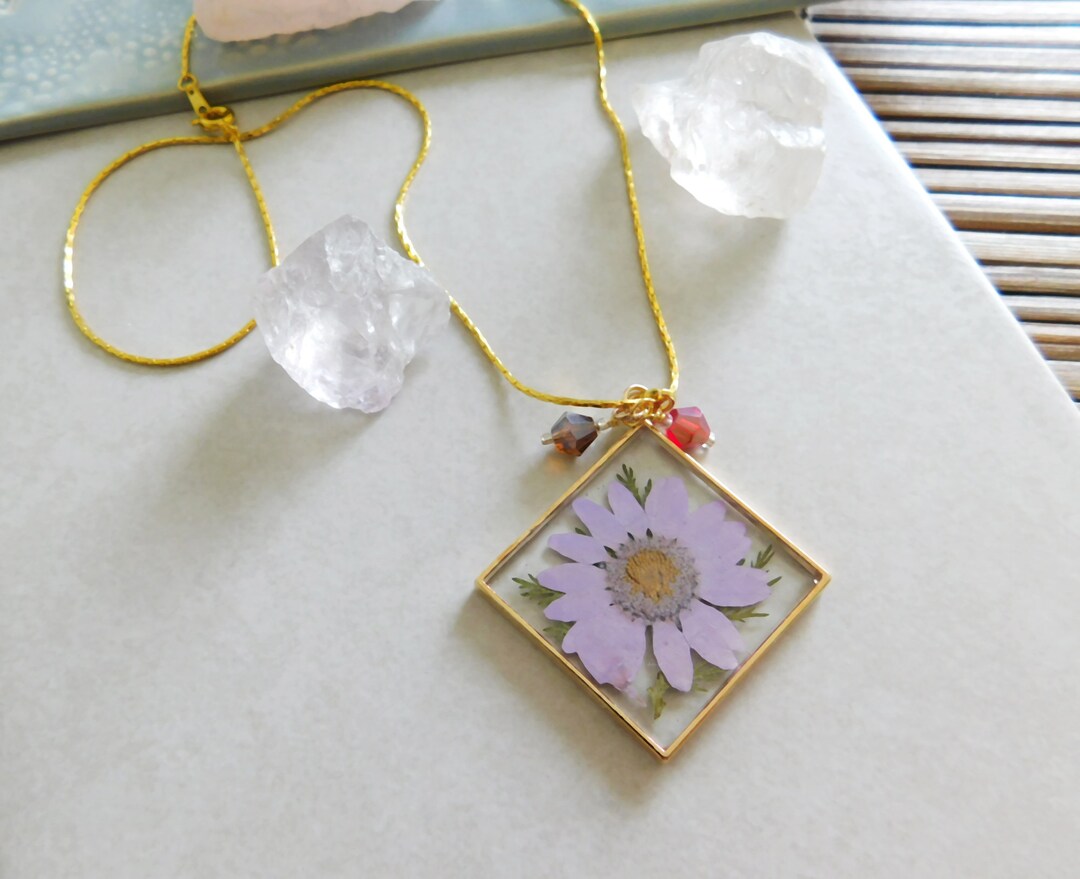 Diamond Shape Gold Frame Epoxy Resin Purple Daisy Dry Flower Pendant ...