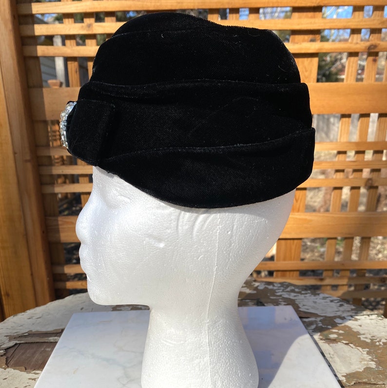 Vintage 1940s-1960s Black Folded-velvet Toque - Etsy
