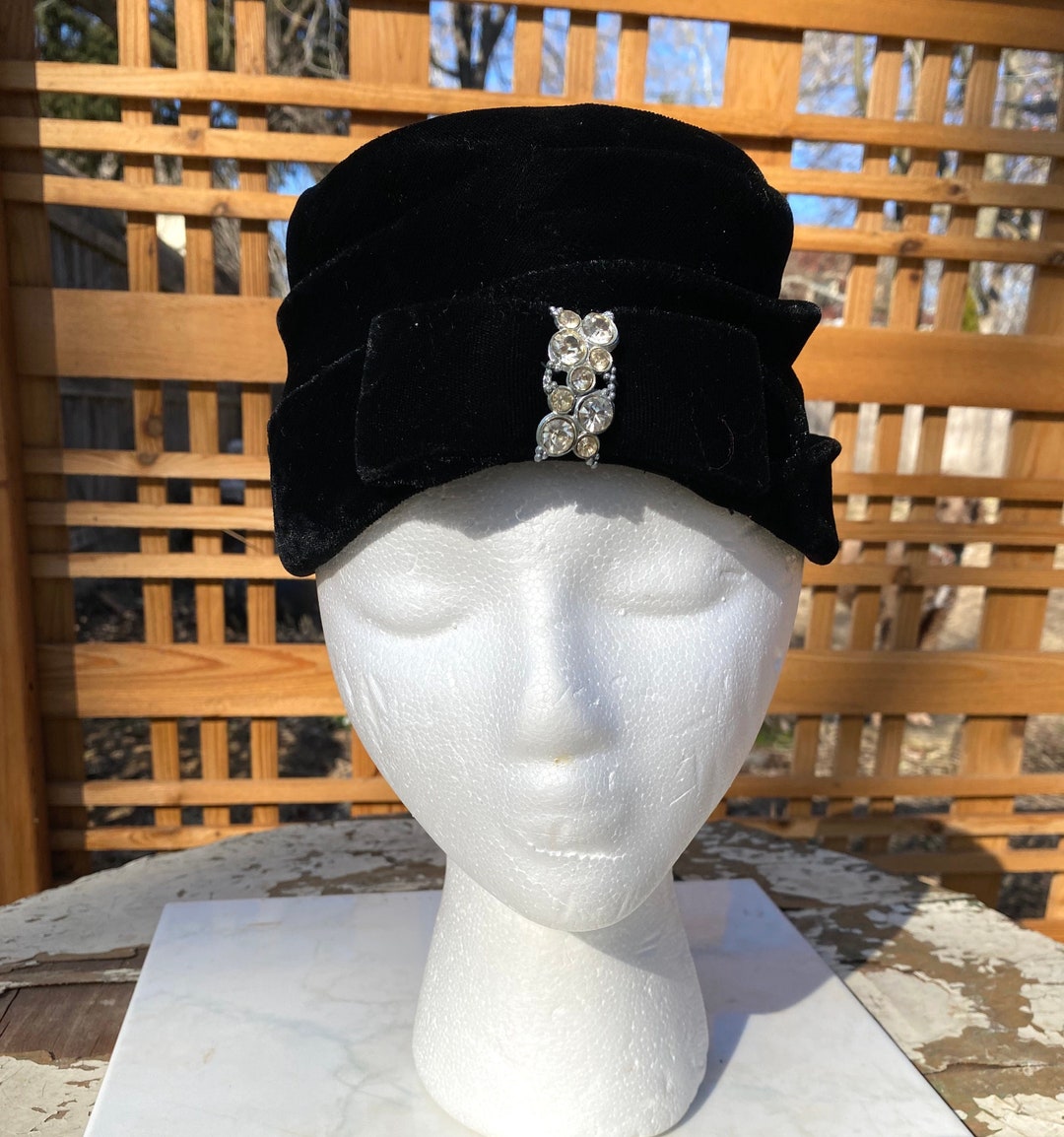 Vintage 1940s-1960s Black Folded-velvet Toque - Etsy