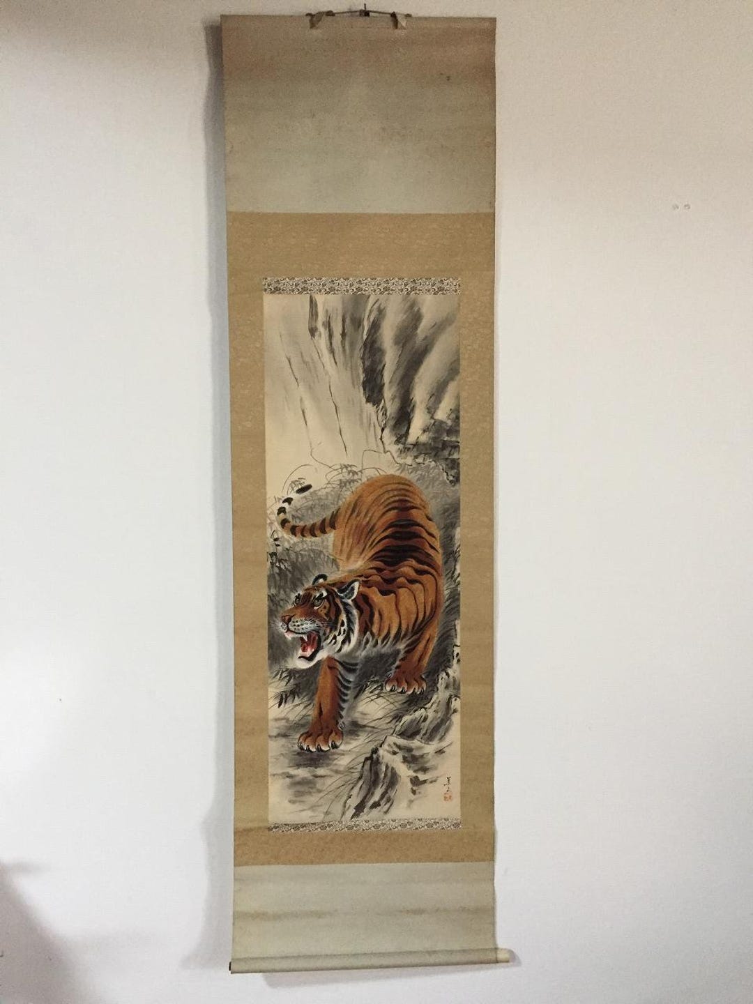 E1589 Japanese Vintage Hanging Scroll KAKEJIKU Hand Paint Silk Tiger ...