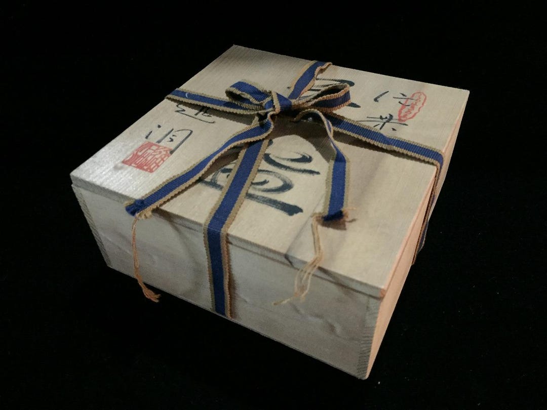 D0045 Japanese Wooden Storage Box Vintage Lidded Ribbon Interior Signed ...